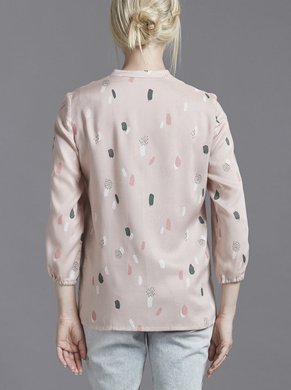 The Avid Seamstress Blouse – The Fold Line