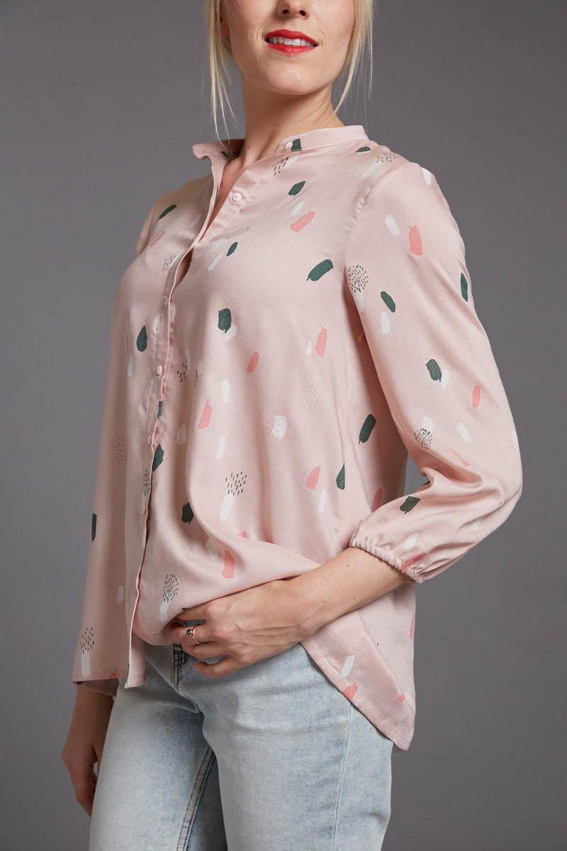 The Avid Seamstress Blouse – The Fold Line