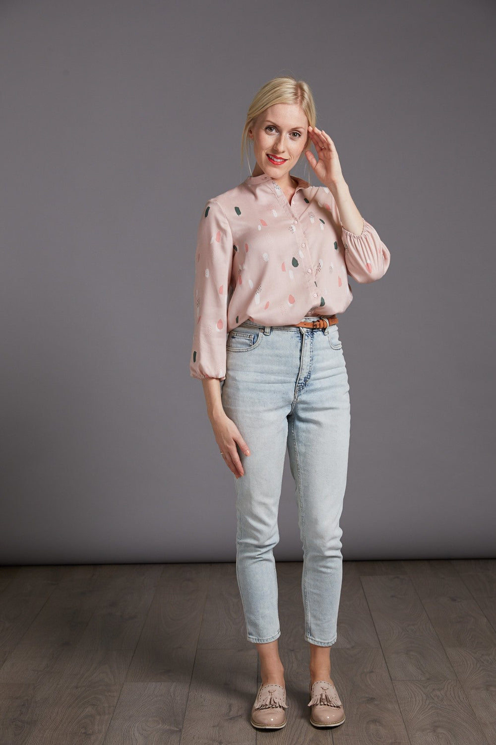 The Avid Seamstress Blouse – The Fold Line