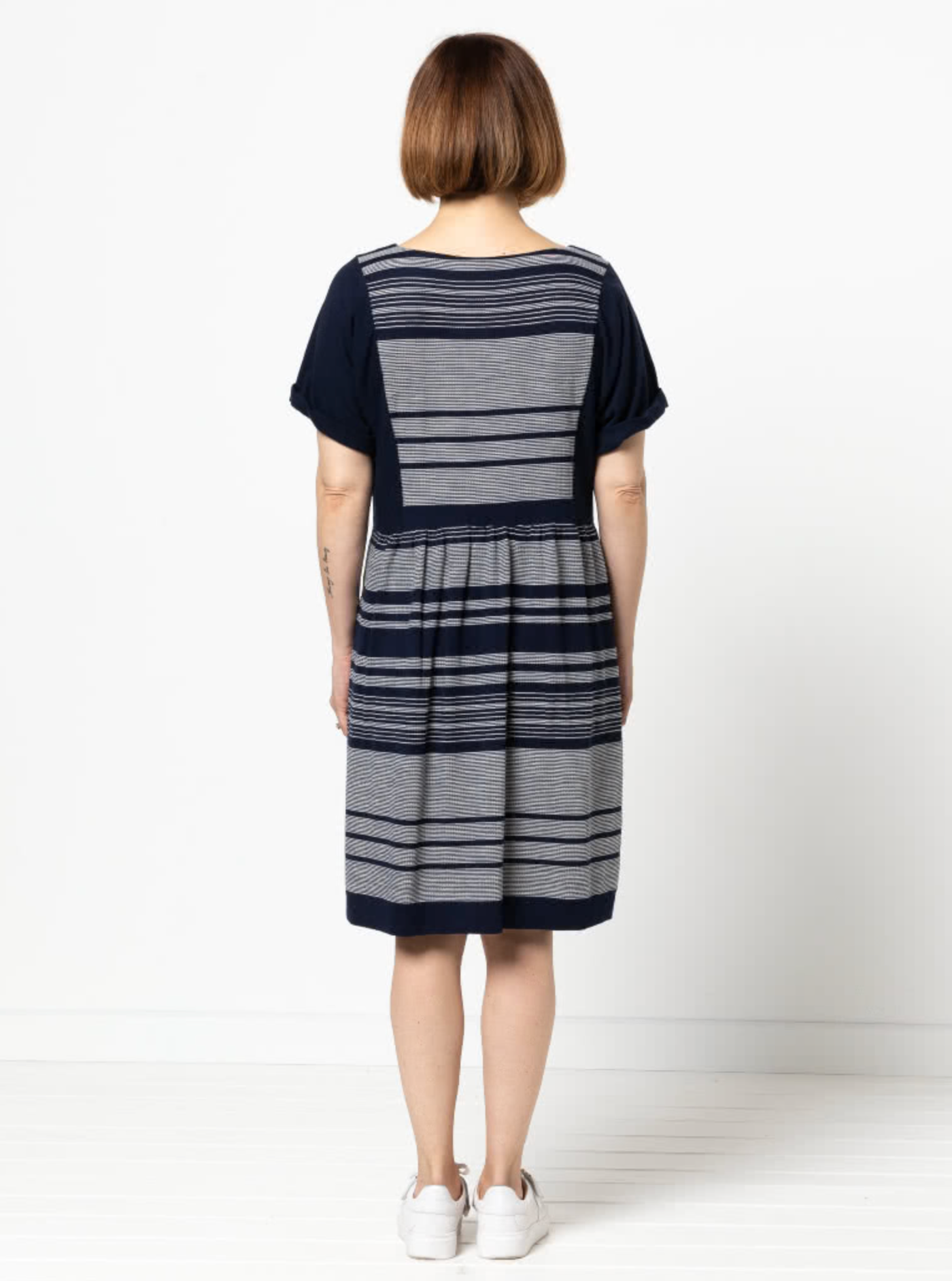 Style Arc Lacey Dress – The Fold Line