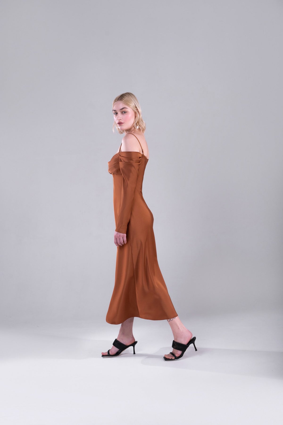 Vikisews Leoncia Dress – The Fold Line