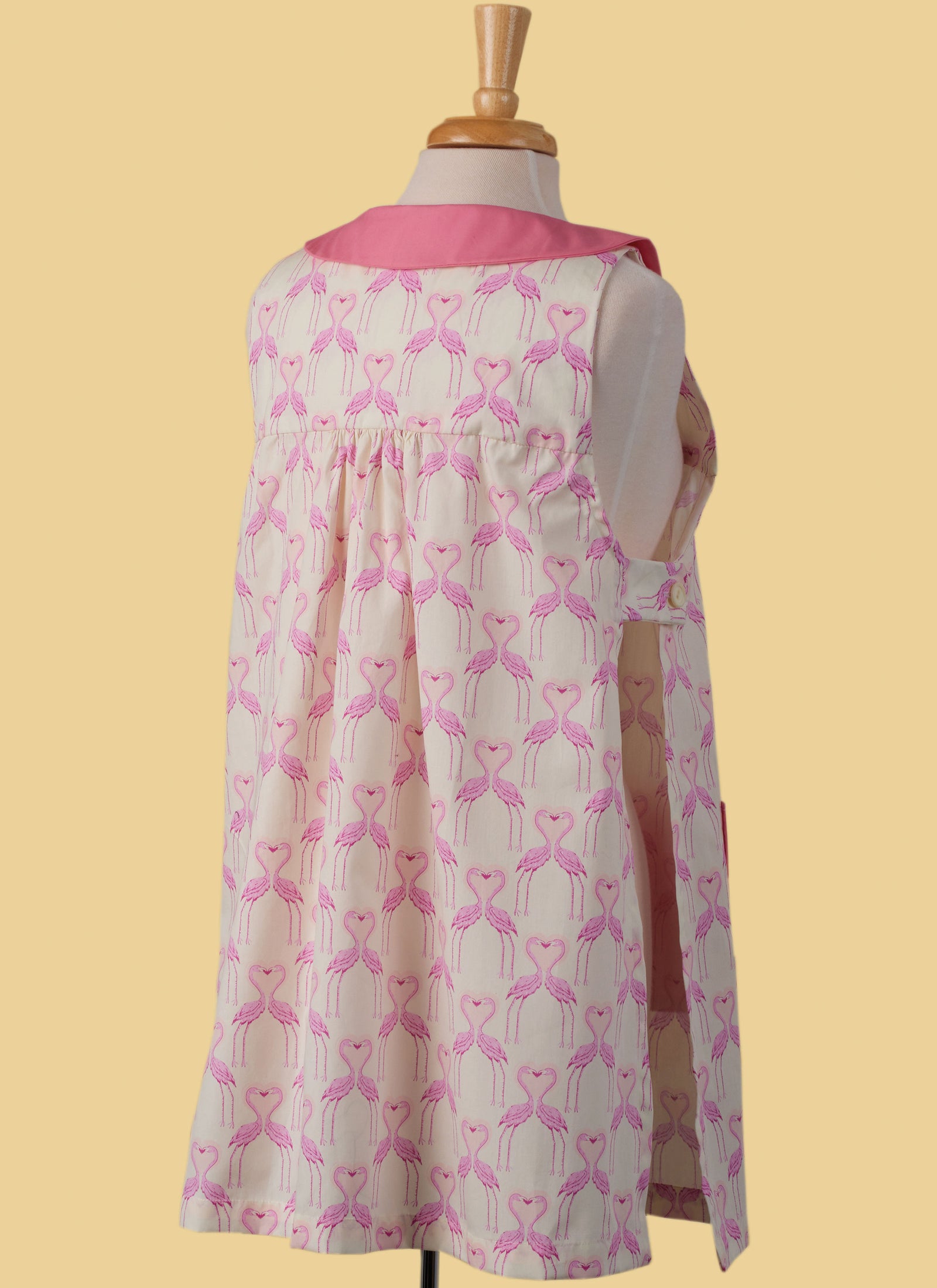 McCalls Aprons M8522 – The Fold Line
